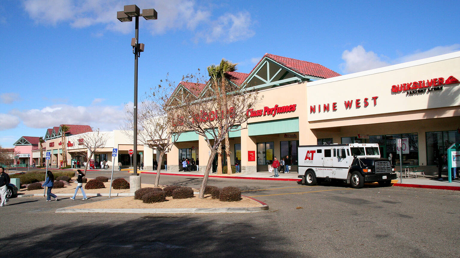 13 Outlets Near New York for All-Day Shopping