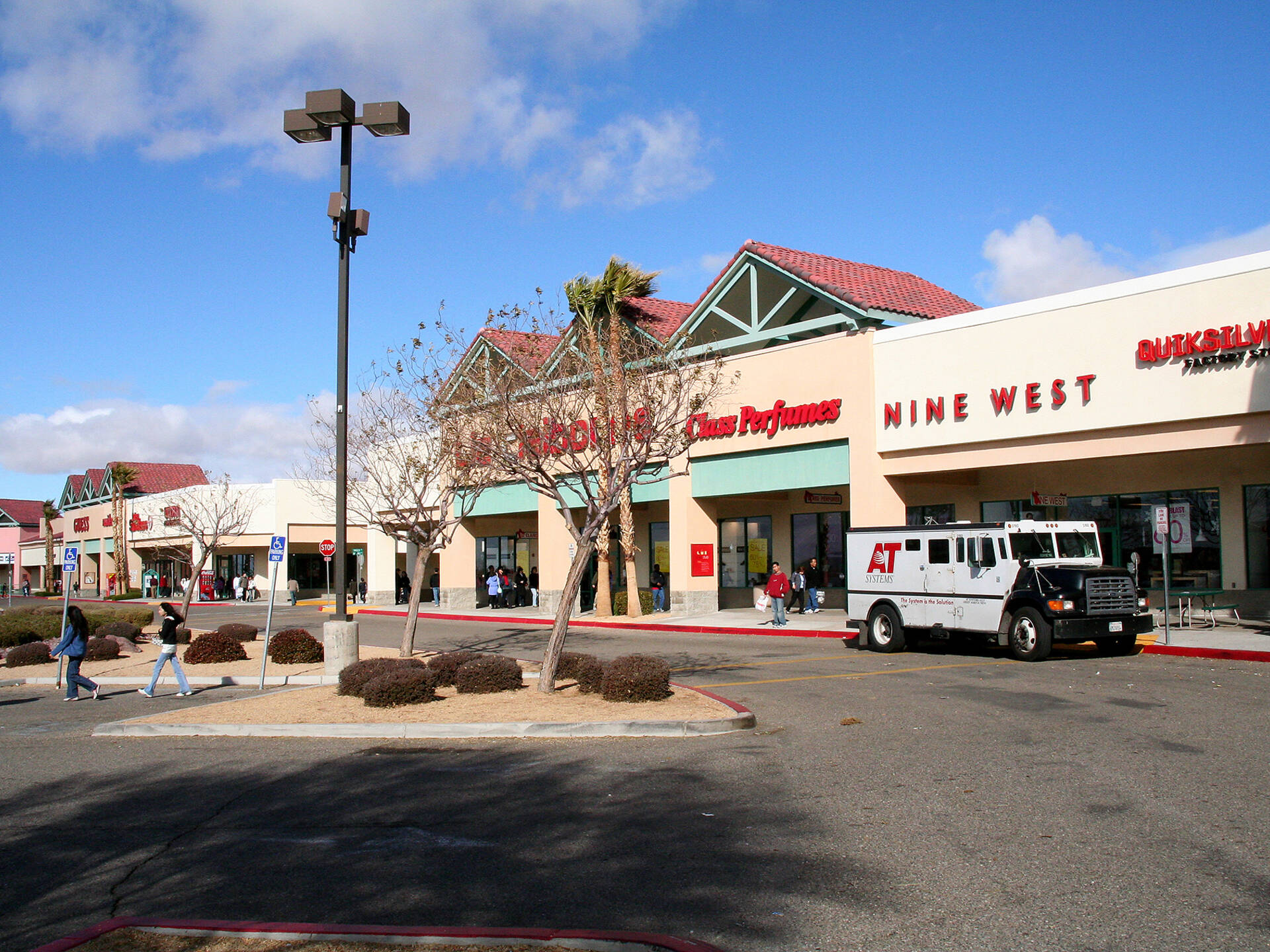 13 Outlets Near New York for All-Day Shopping