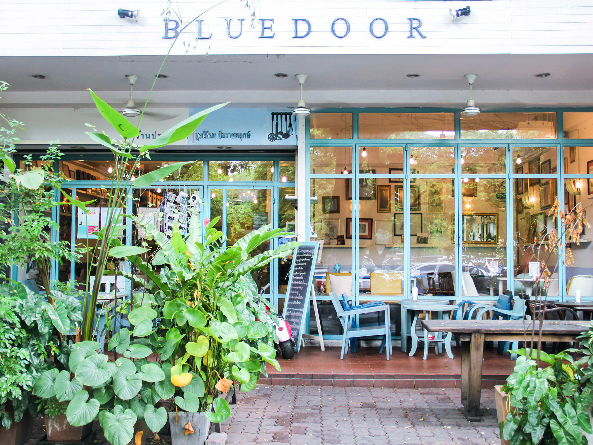 Blue Door | Restaurants in Ekamai, Bangkok