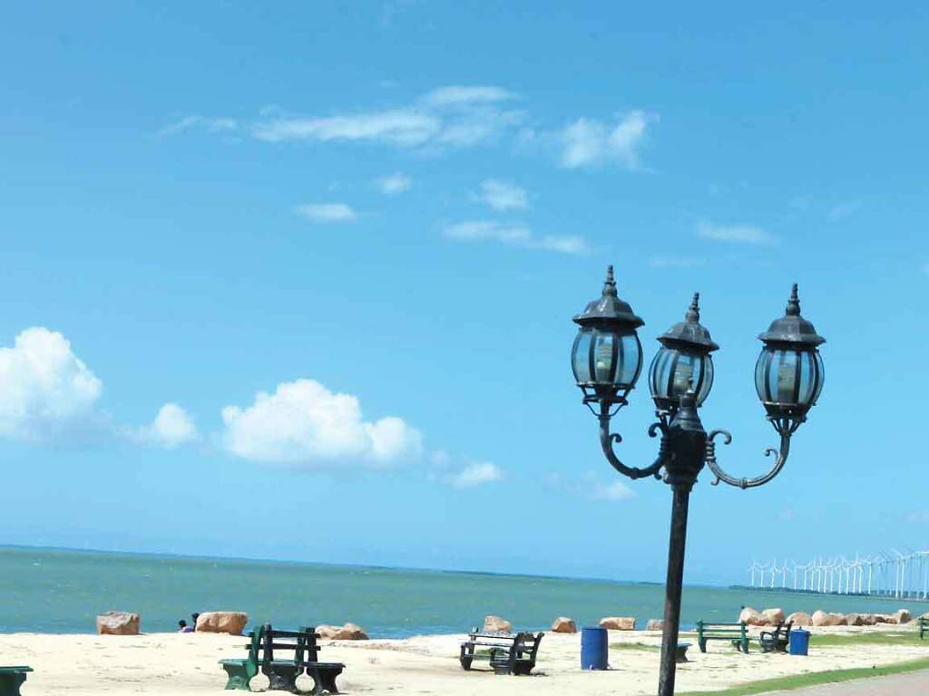 Puttalam’s buzz and boom