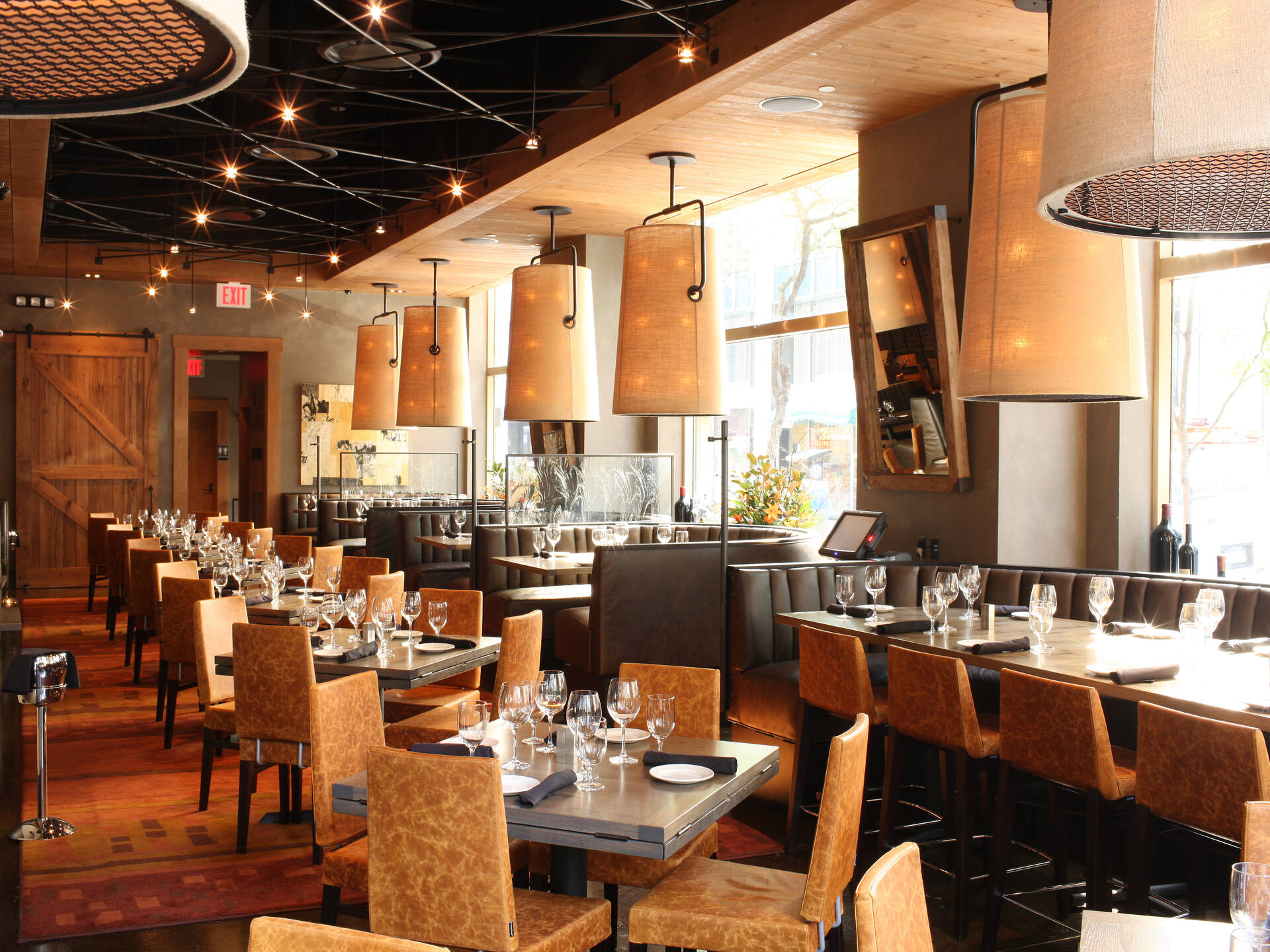 13 Restaurants Near Radio City Music Hall to Have Dinner