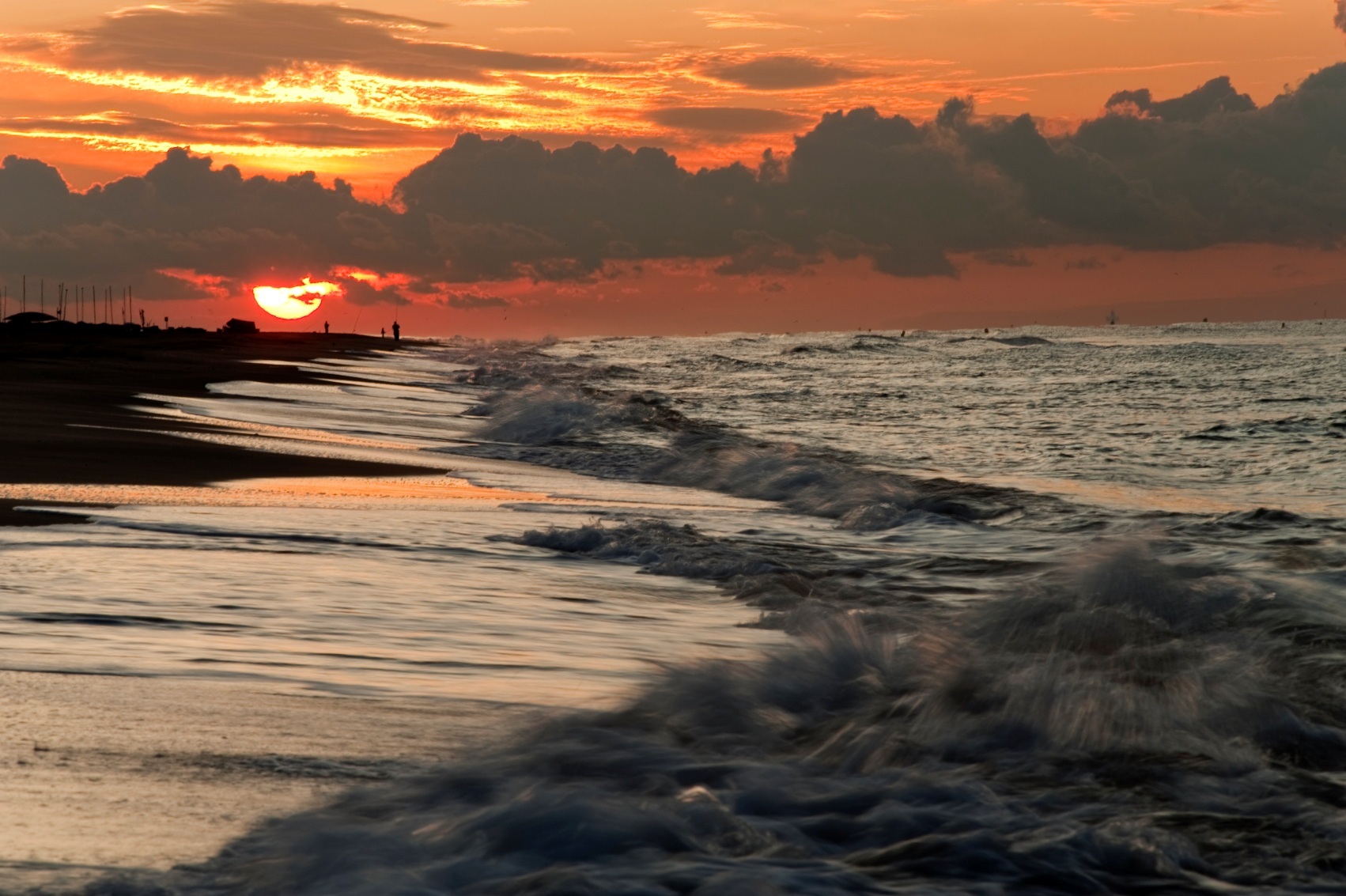 10 reasons to go to the beach in autumn