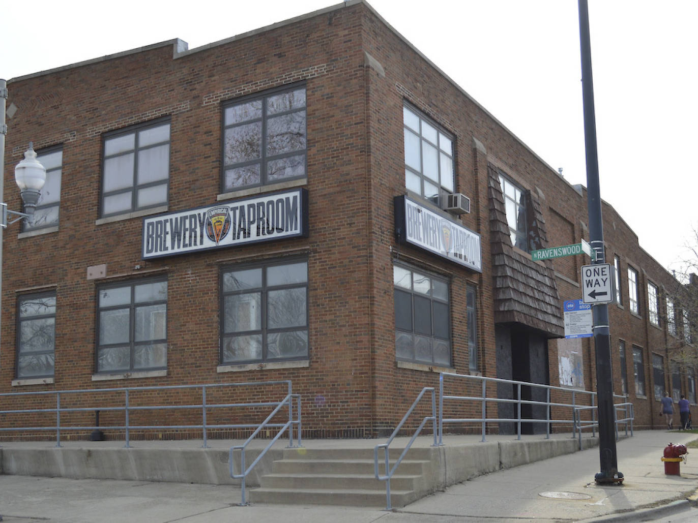 35 Chicago Breweries Offering Beer To Go or Delivery