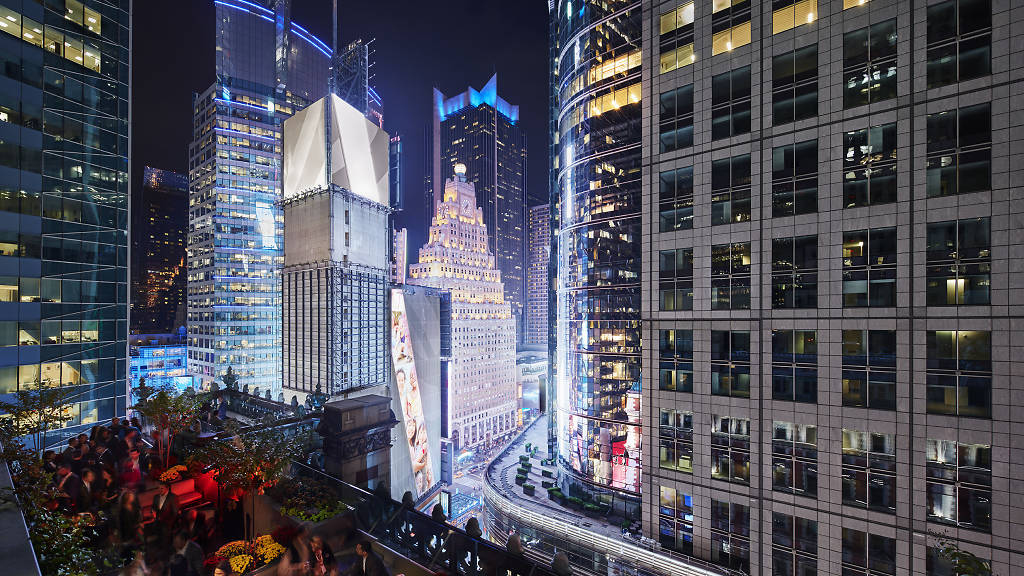 Best rooftop parties NYC has to offer with DJs and dancing