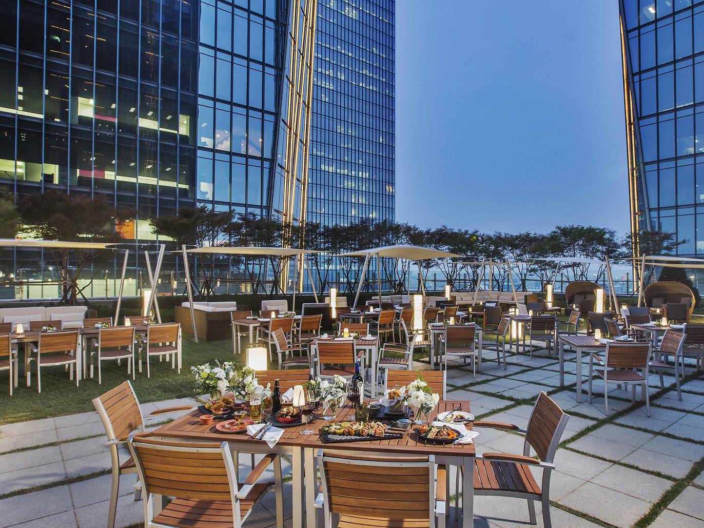Hotel Rooftop bars? We've got great ones here in Seoul!