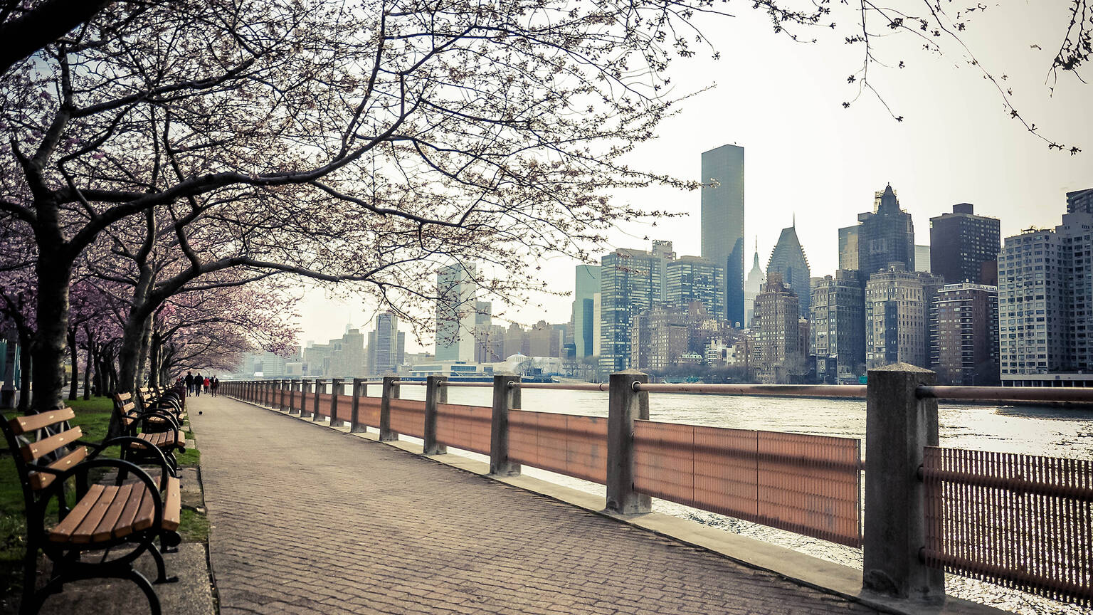Guide to Roosevelt Island, NYC, including parks and attractions