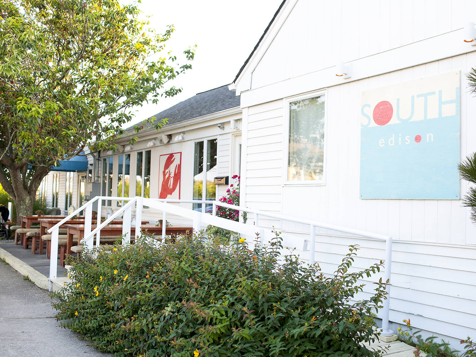 Best Hamptons Restaurants Including Seafood and Italian Eateries