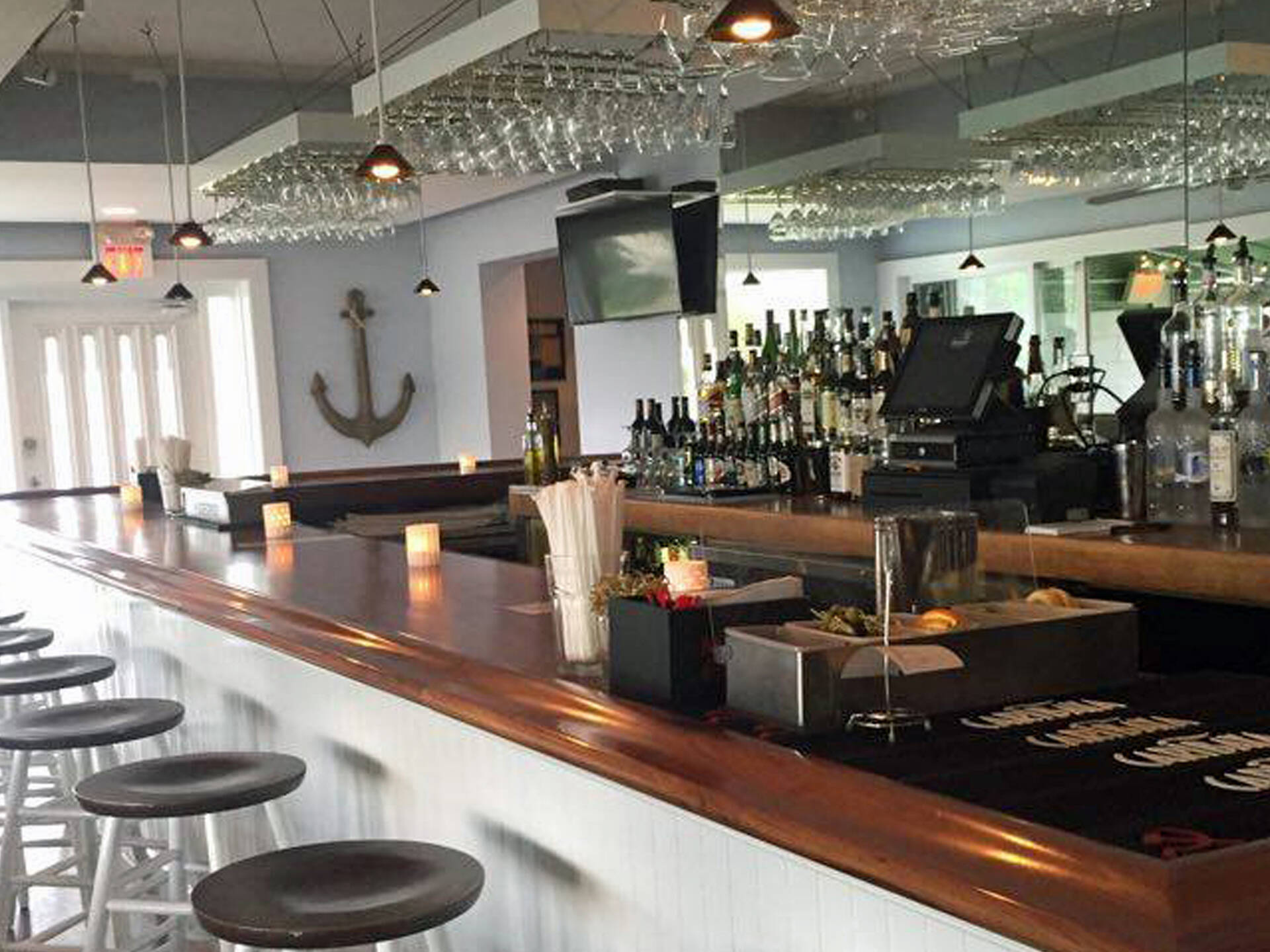 Best Hamptons Restaurants Including Seafood and Italian Eateries