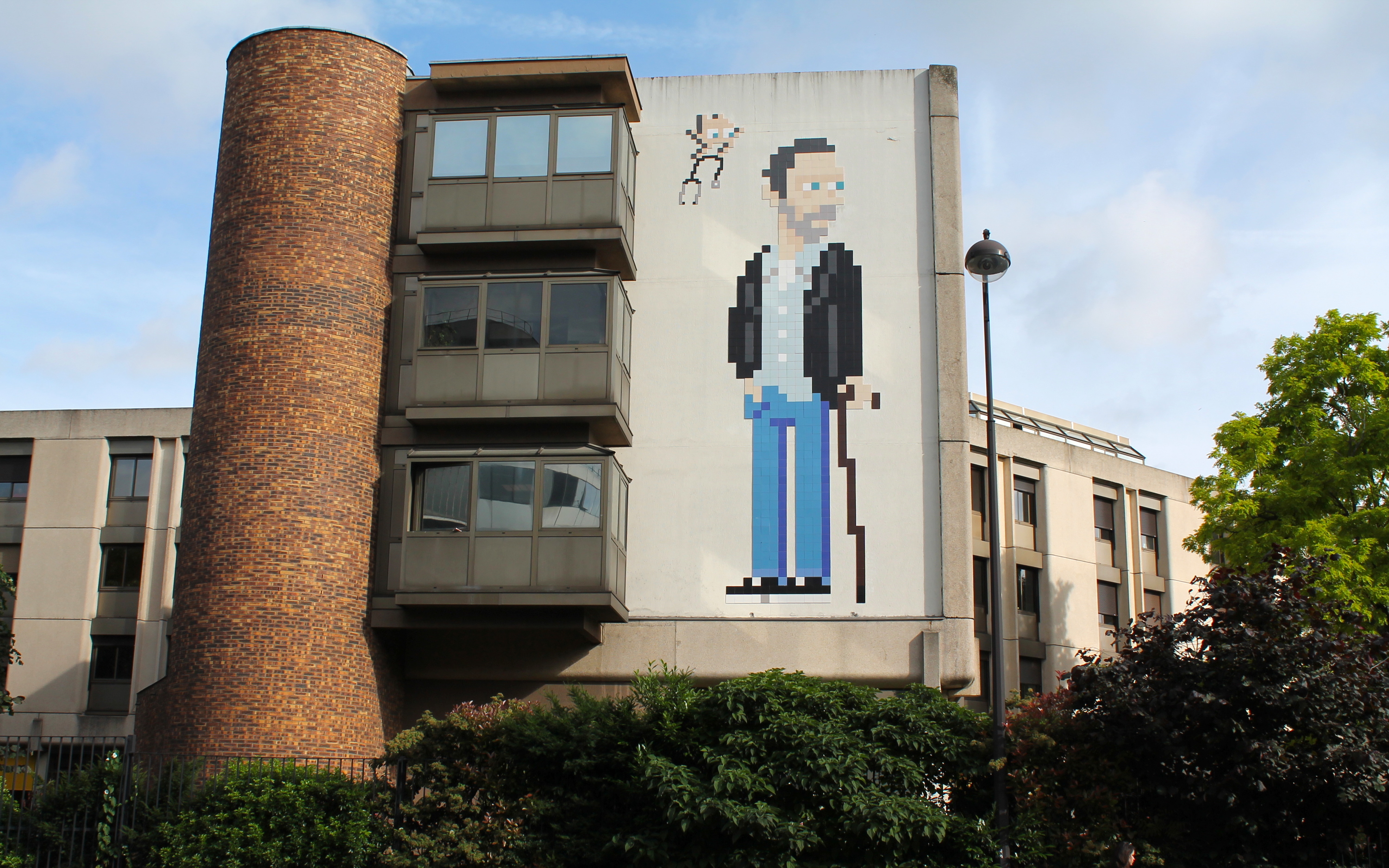 Docteur House (by Invader) soigne son look à la Pitié-Salpêtrière