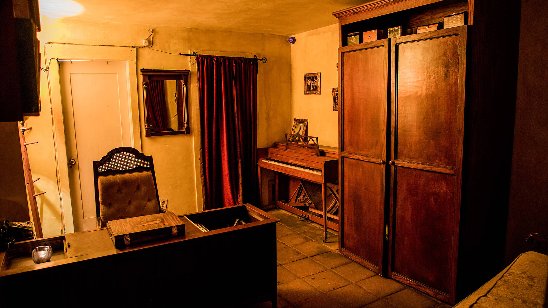 La Descarga | Bars in East Hollywood, Los Angeles