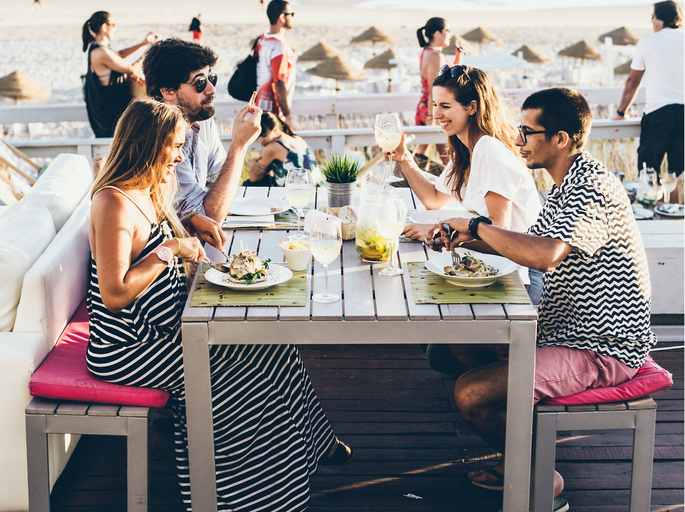 São estes os melhores restaurantes de praia perto de Lisboa