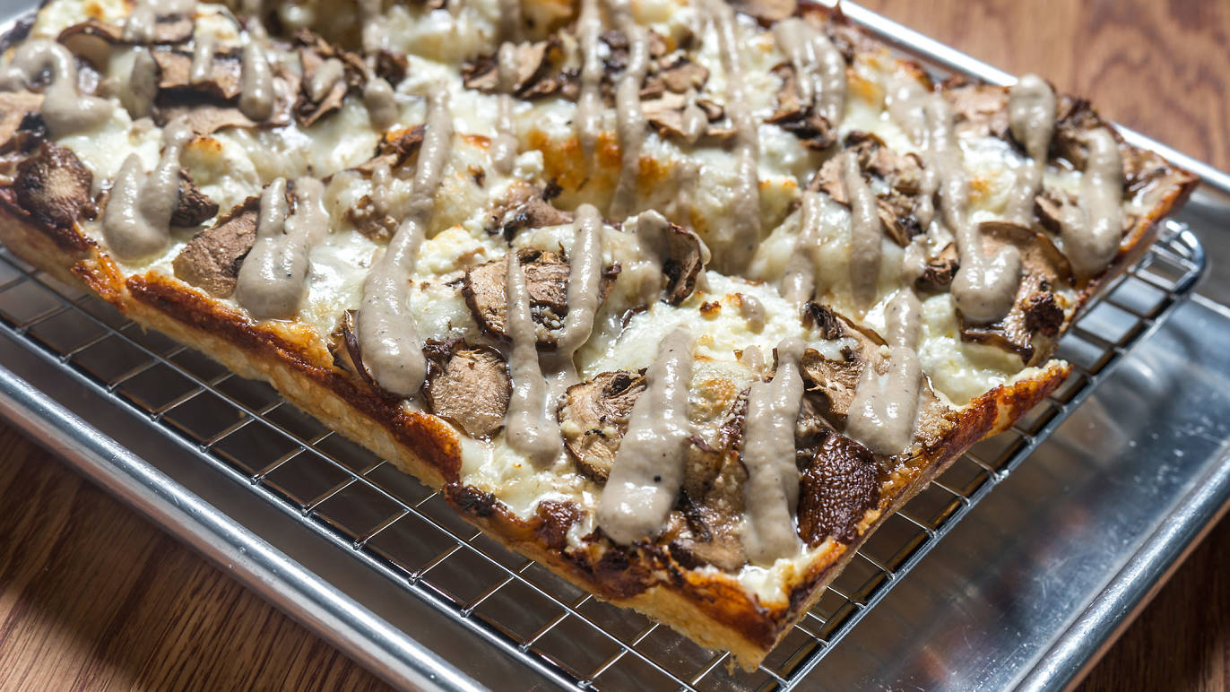 Best deep-dish pizza spots for finding Chicago-style slices