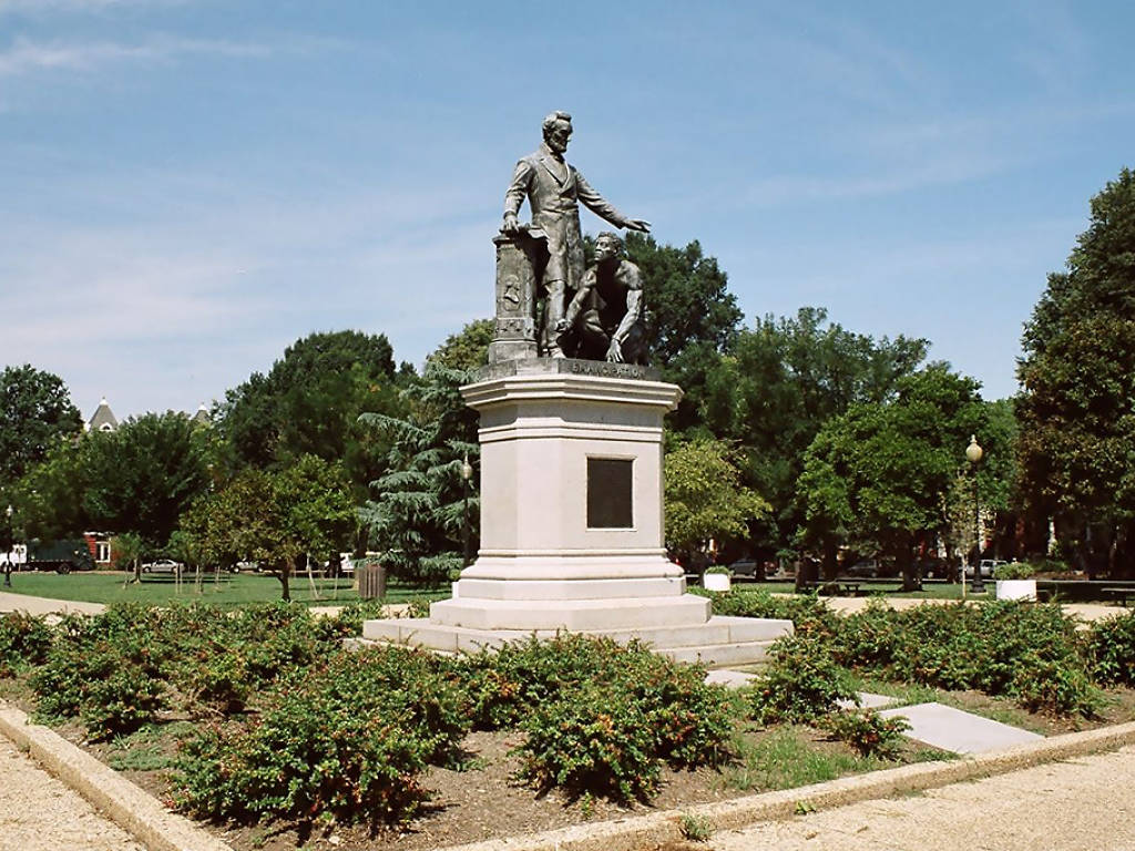 Washington, DC parks with green spaces to picnic, relax and get sun