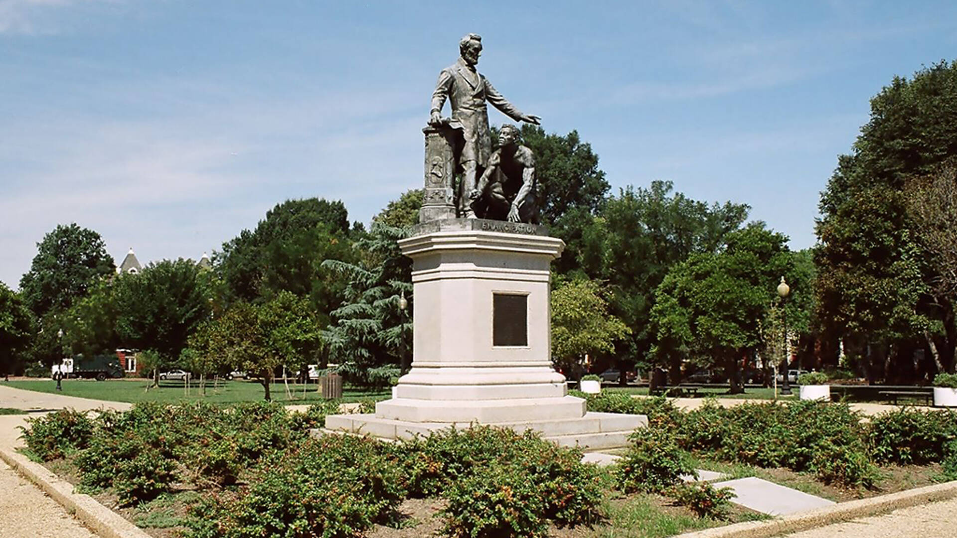 Washington, DC parks with green spaces to picnic, relax and get sun