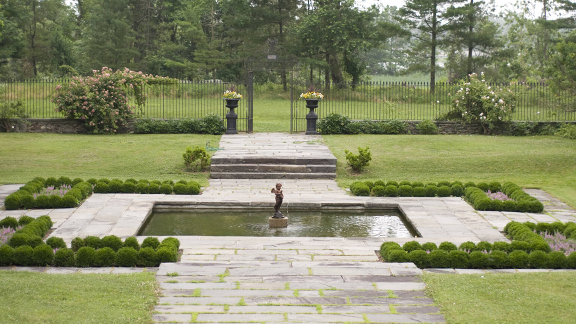 12 Awesome Things To Do In The Bronx Like Visiting The NYBG