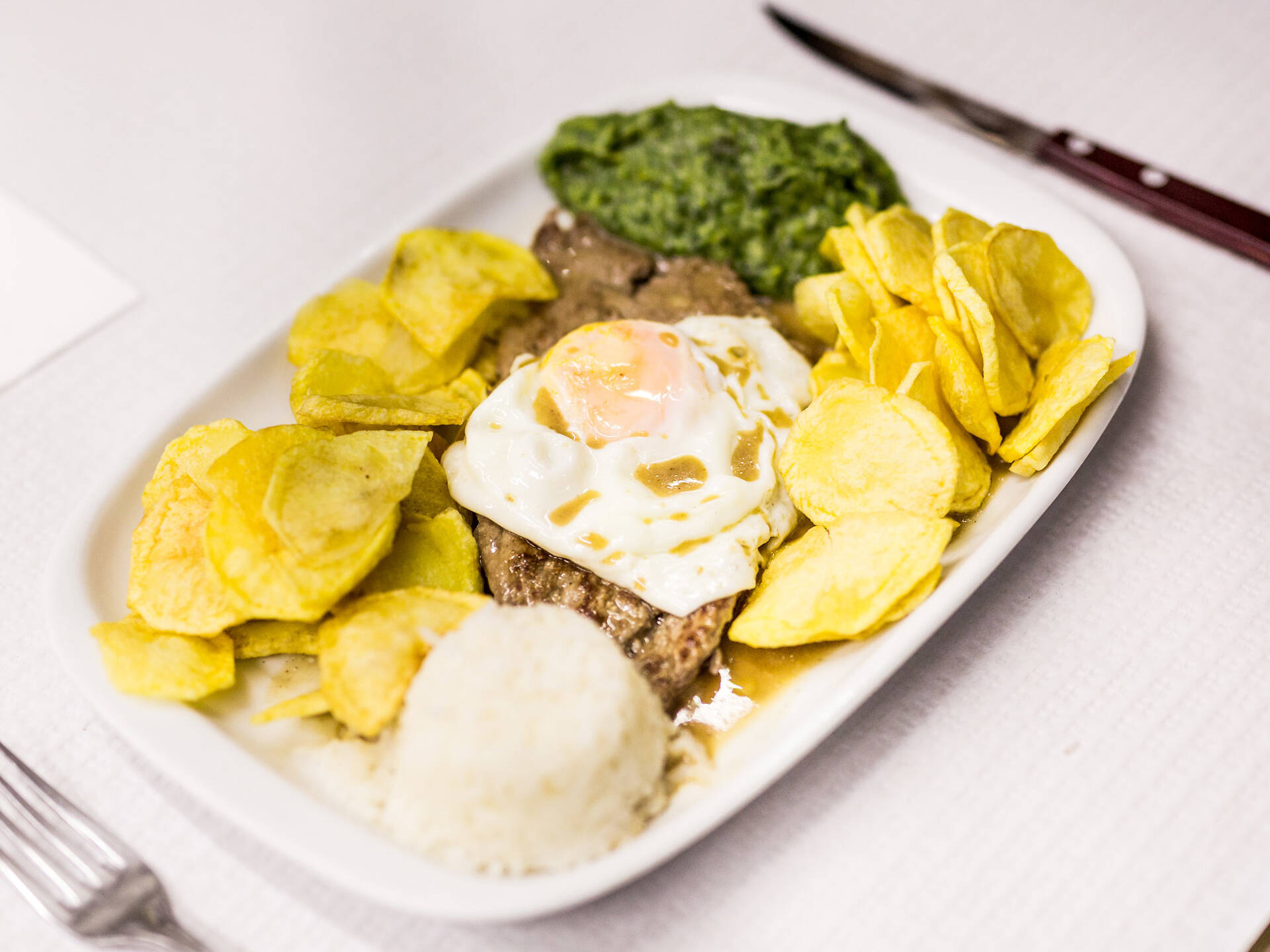 Molho, bife, batatas e ovo: prove os melhores bitoques em Lisboa