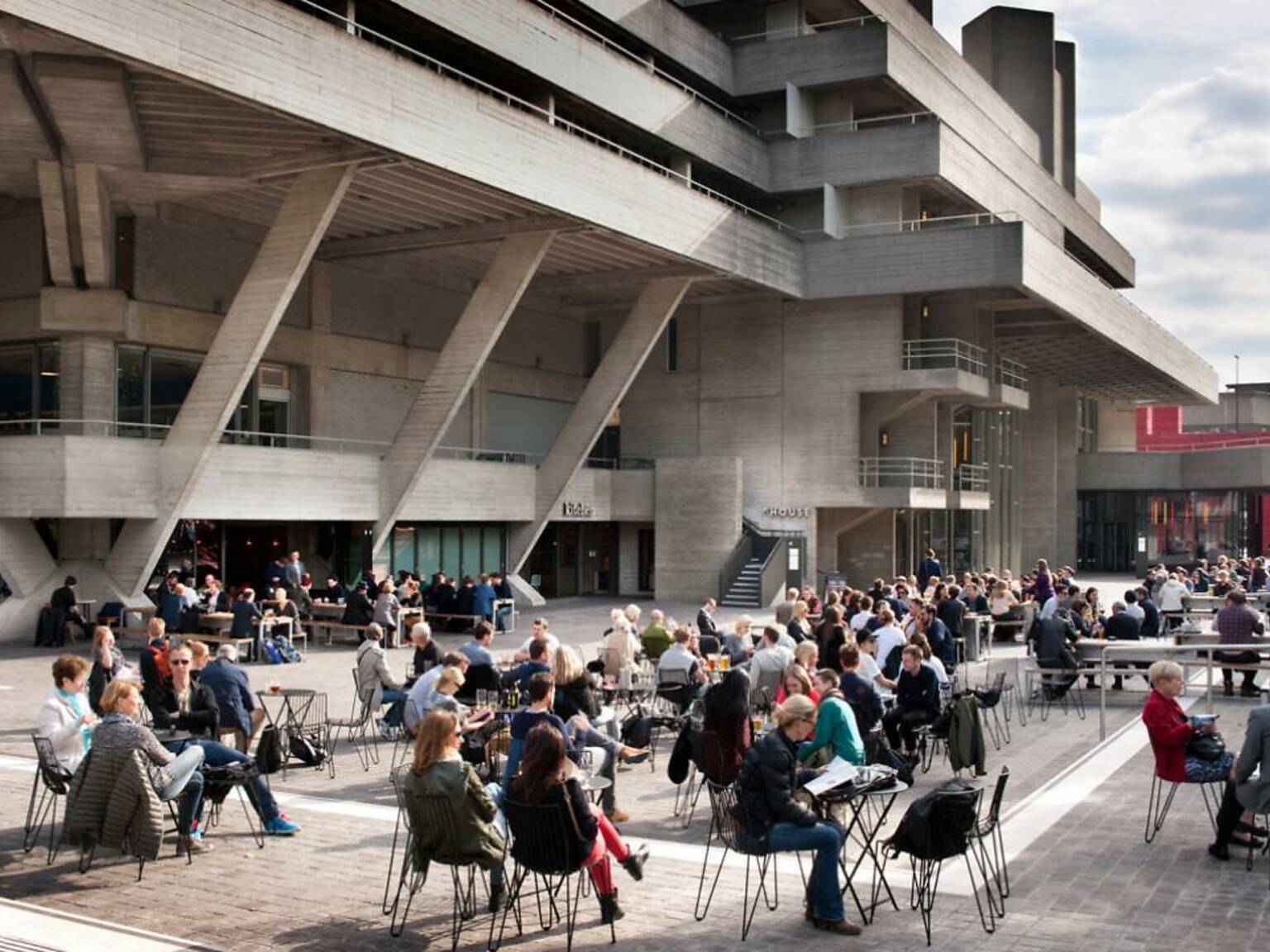 4 Best South Bank Bars | Where To Drink Along The South Bank
