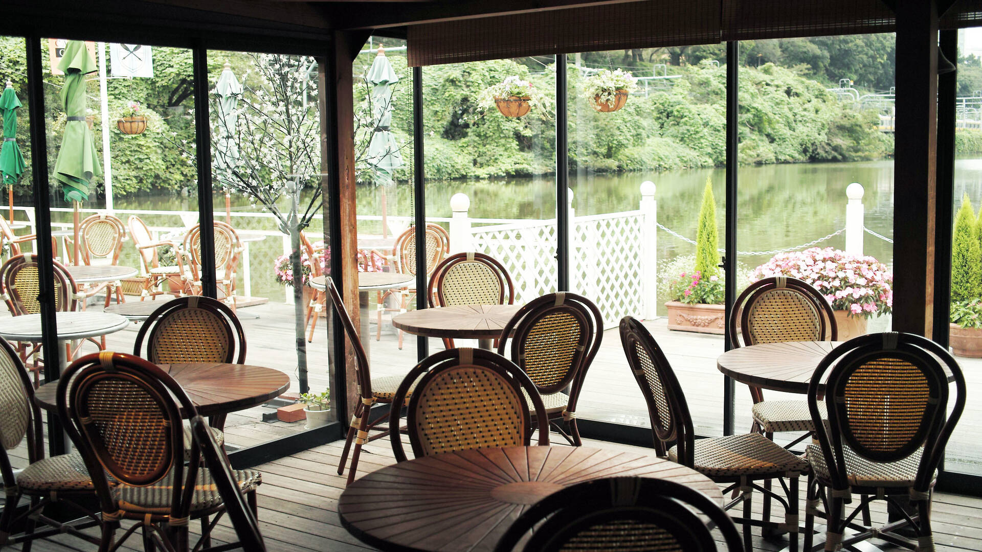 Canal Cafe | Restaurants in Iidabashi, Tokyo