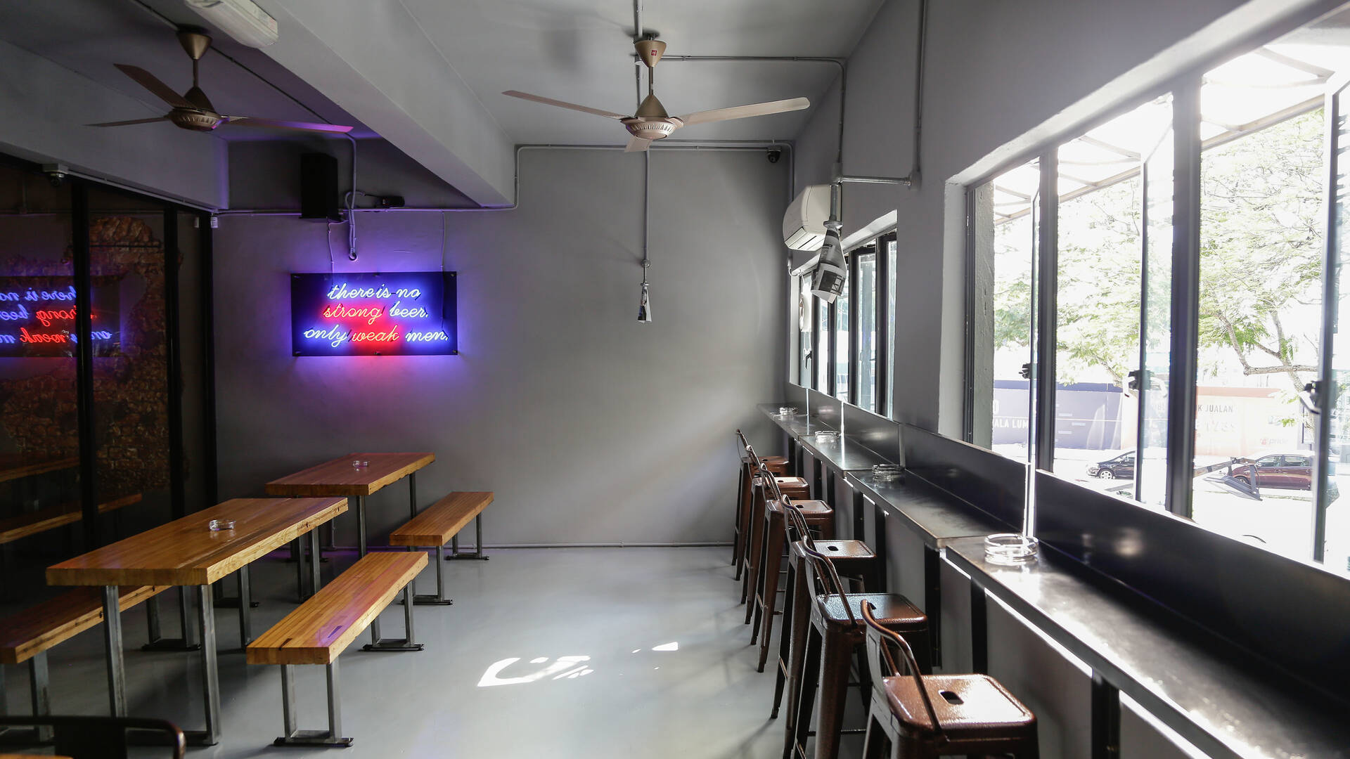 PAUS | Bars and pubs in TTDI, Kuala Lumpur