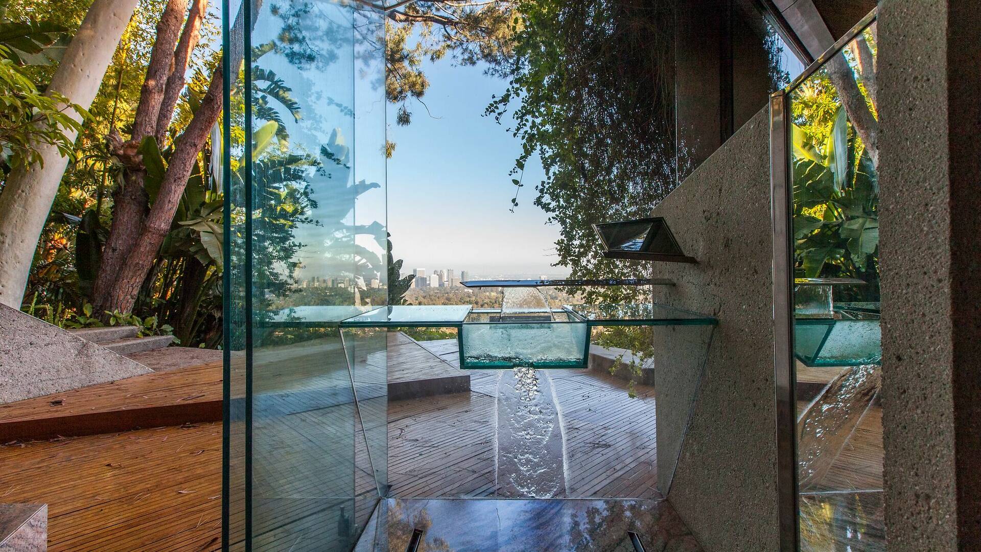 Sheats-Goldstein Residence guide, from rental info to a video tour