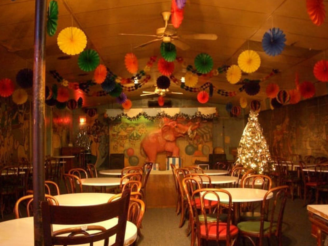 The 15 Best Dive Bars in Austin for Cheap Drinks