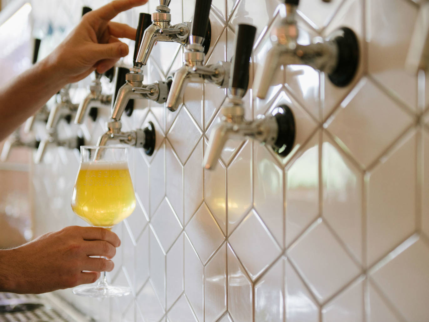 54 Best Craft Beer Bars & Pubs In London | London’s Top Hop-Havens