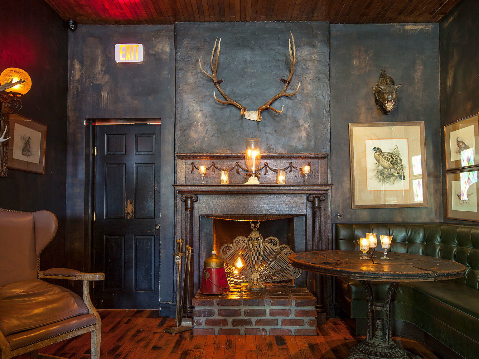 12 Best Fireplace Bars in Los Angeles For A Cozy Drink or Two