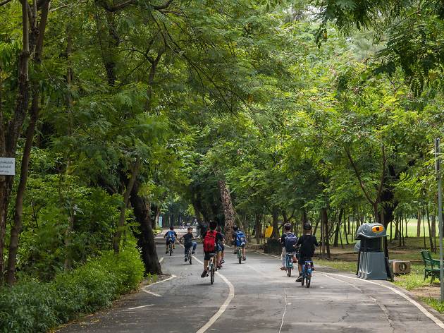 Wachirabenchathat Park (Rod Fai Park) | Attractions in Chatuchak, Bangkok