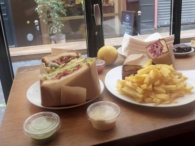 Frenchie To Go | Restaurants in Sentier, Paris