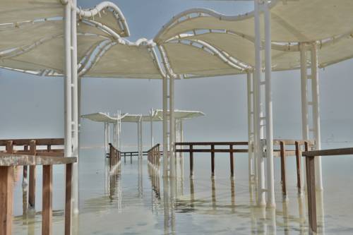 Dead Sea hotels - relax at these swank spa resorts in Ein Bokek