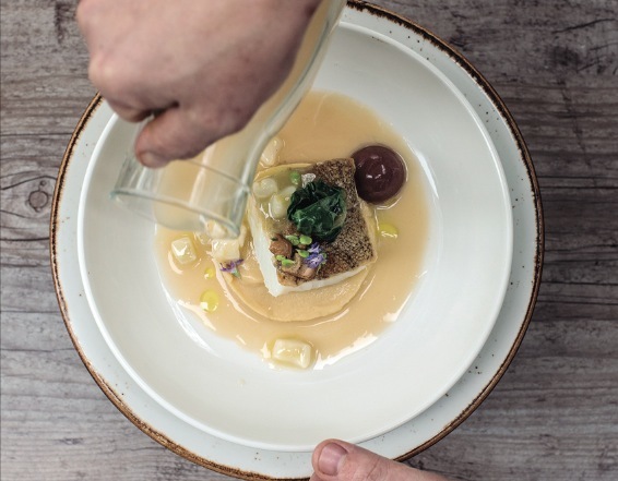 Com preparar un bacallà amb botifarra de perol [VÍDEO]