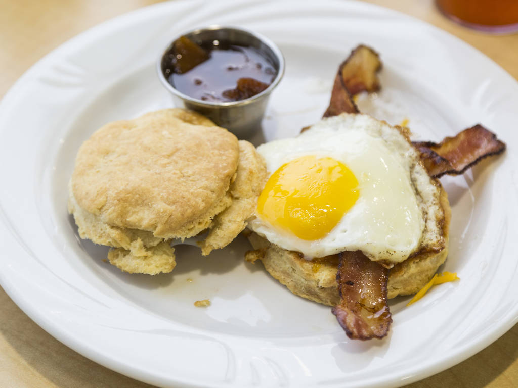 34 Best Brunch Spots in Chicago to Try This Weekend