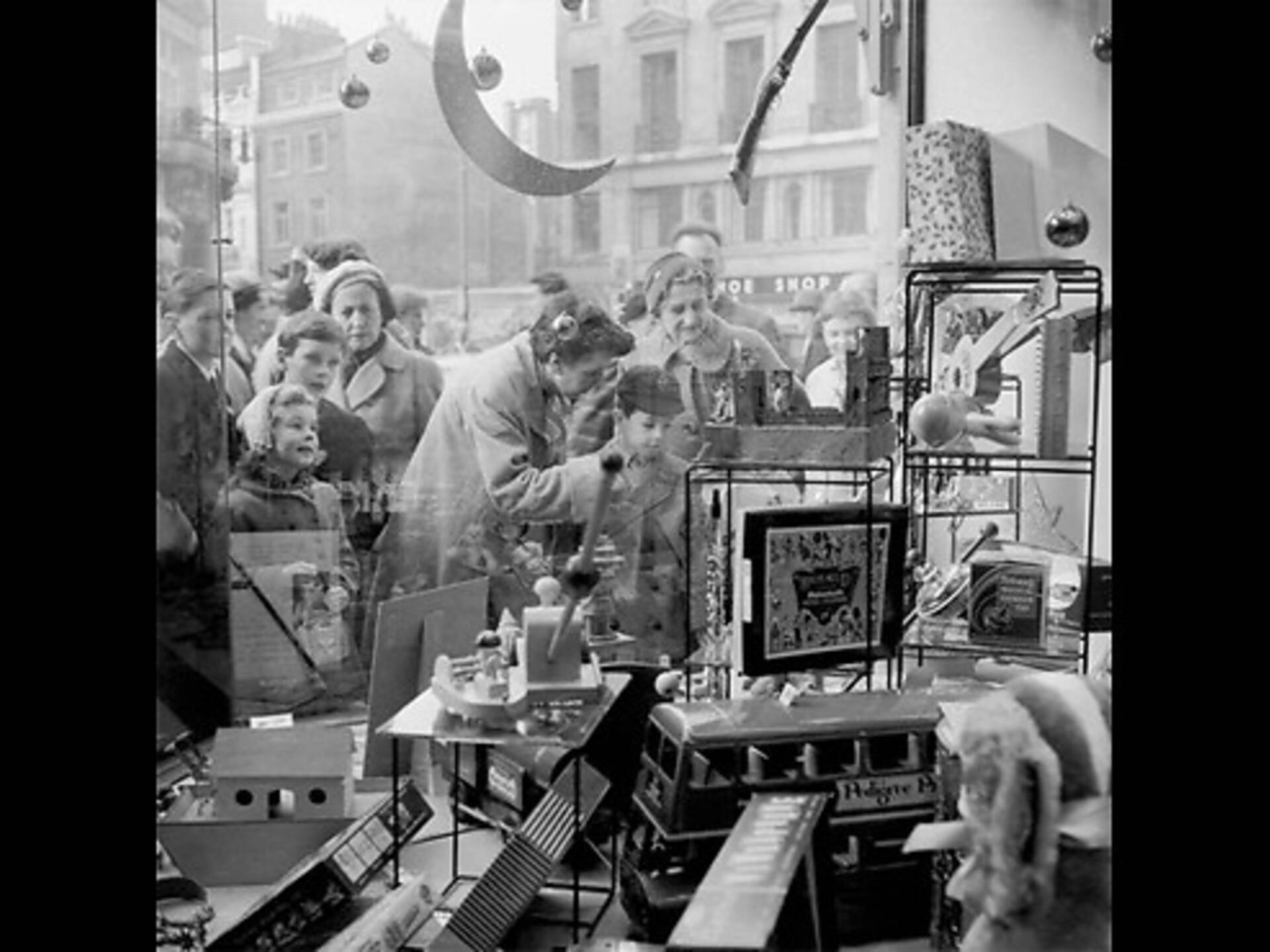 Old photos of London at Christmas - Gallery - Time Out London