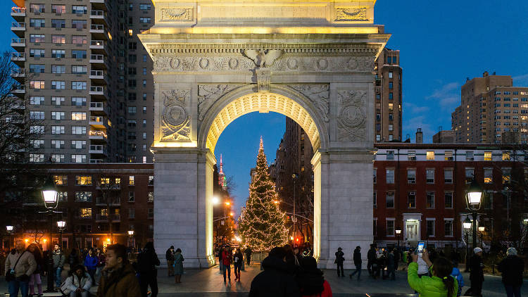 Christmas Eve Caroling at Washington Square Park | Things to do in New York