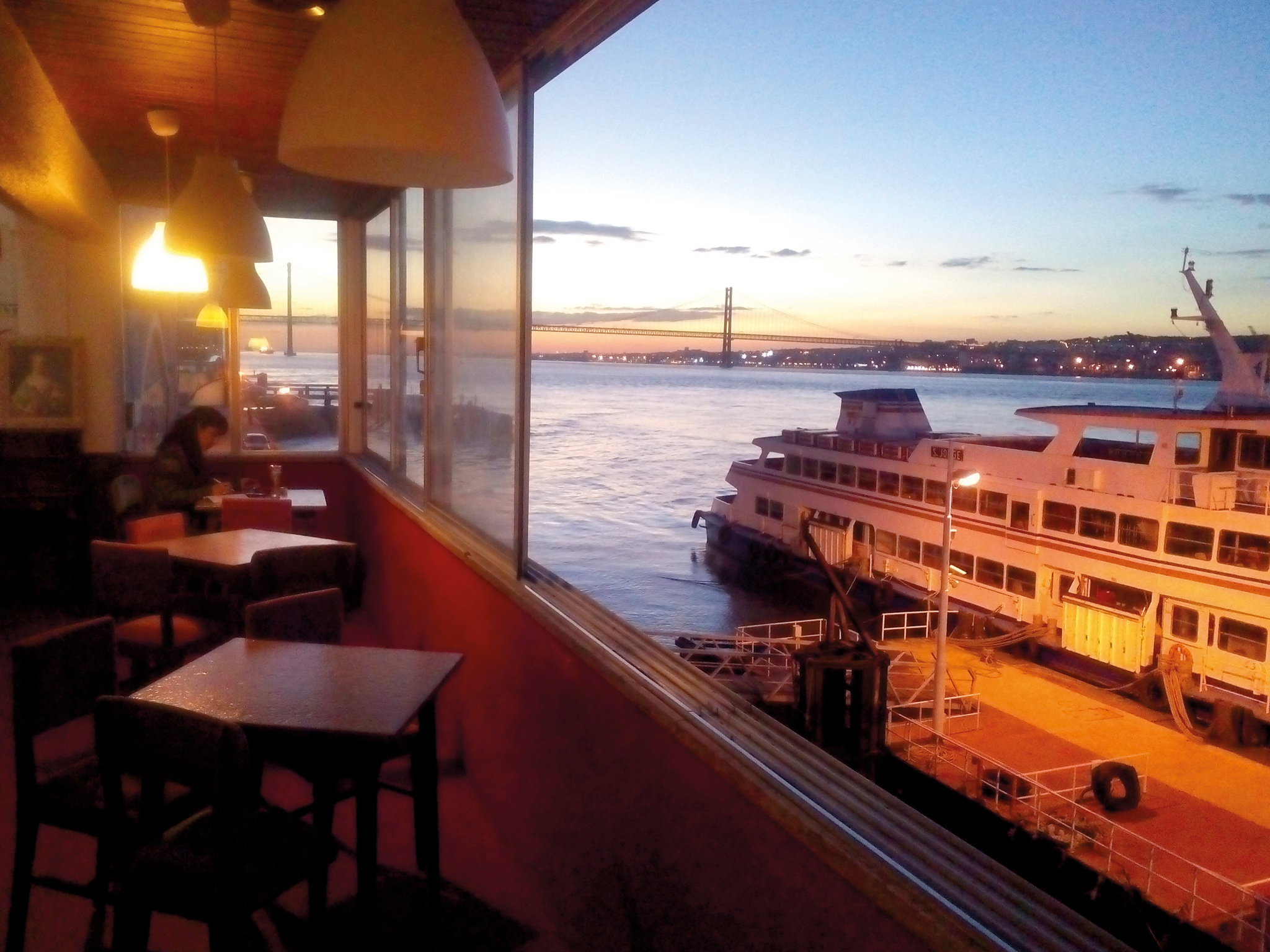 Os três melhores sítios para beber um copo na Margem Sul - melhores ...