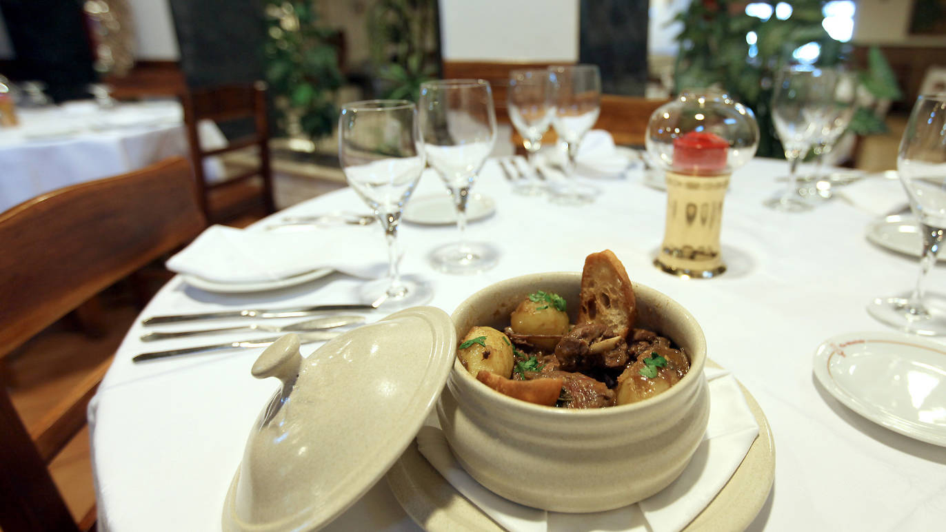 Adega da Tia Matilde | Restaurants in São Sebastião, Lisbon