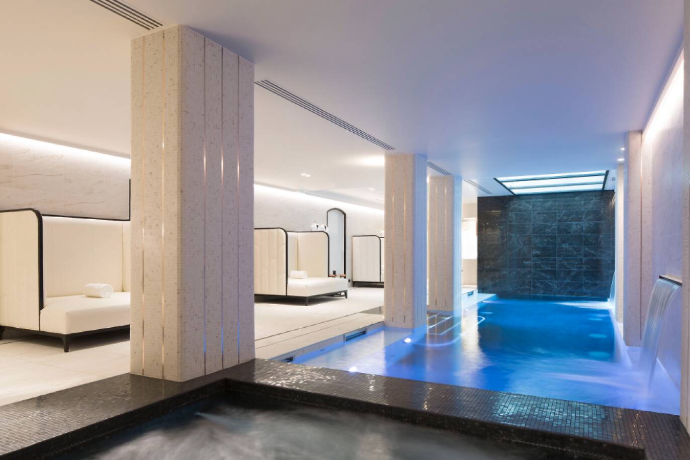 18 Best Hotels With Pools in Paris For A Refreshing Stay
