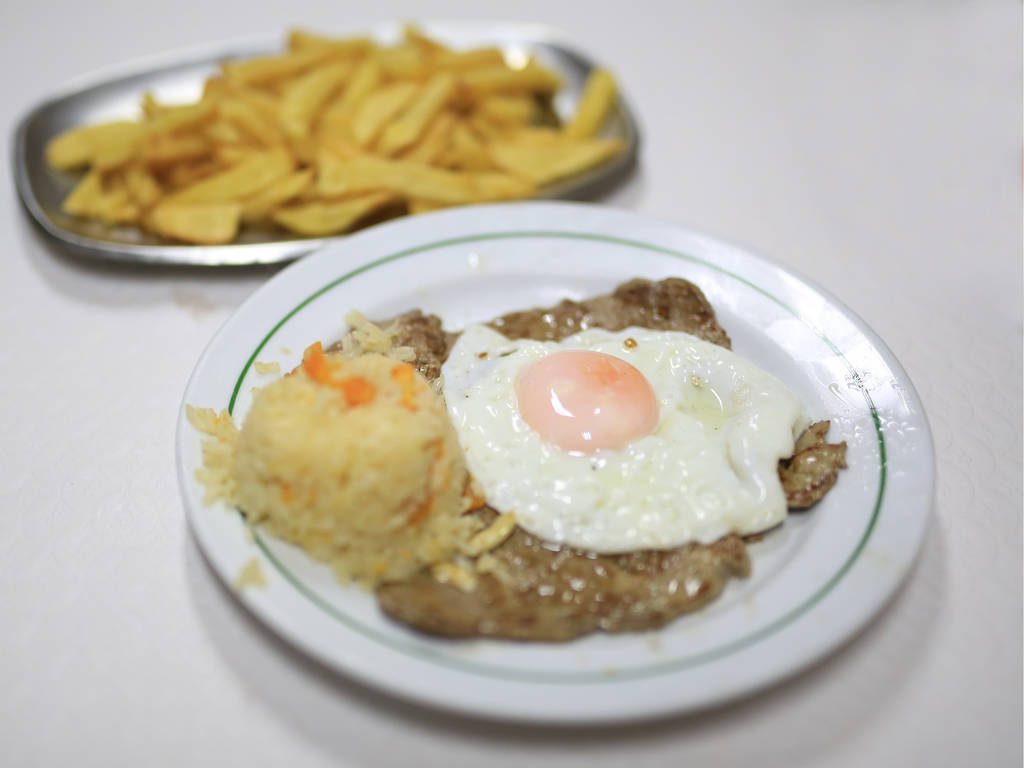 Molho, bife, batatas e ovo: prove os melhores bitoques em Lisboa
