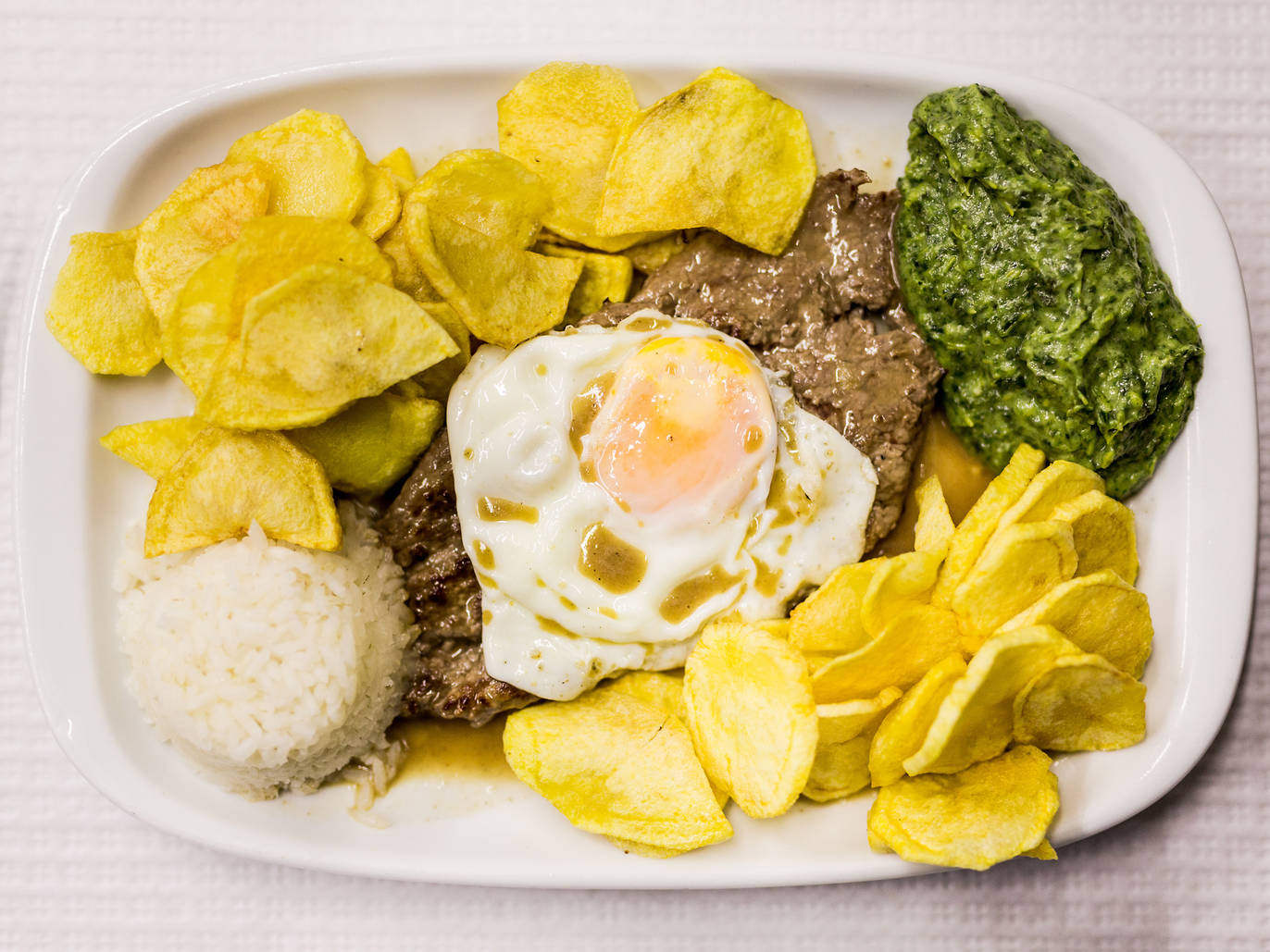Molho, bife, batatas e ovo: prove os melhores bitoques em Lisboa