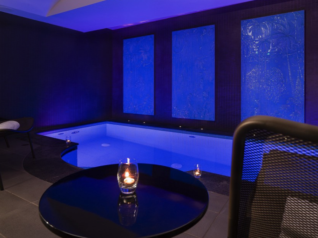 18 Best Hotels With Pools in Paris For A Refreshing Stay