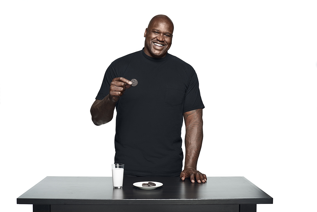 See Shaquille O’Neal dunk an OREO cookie with his mind!