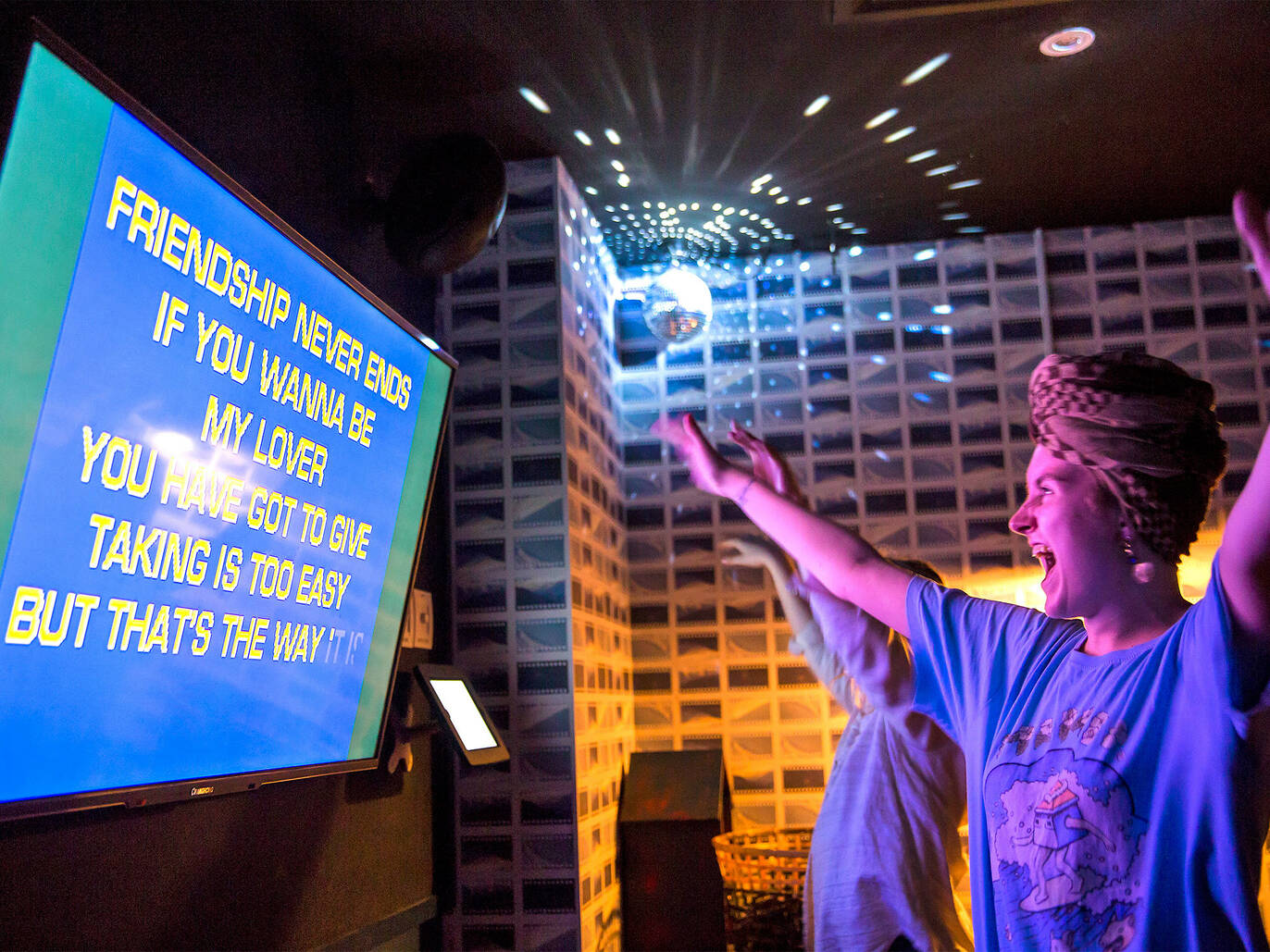 7 late-night group activities in Melbourne that don't involve drinking