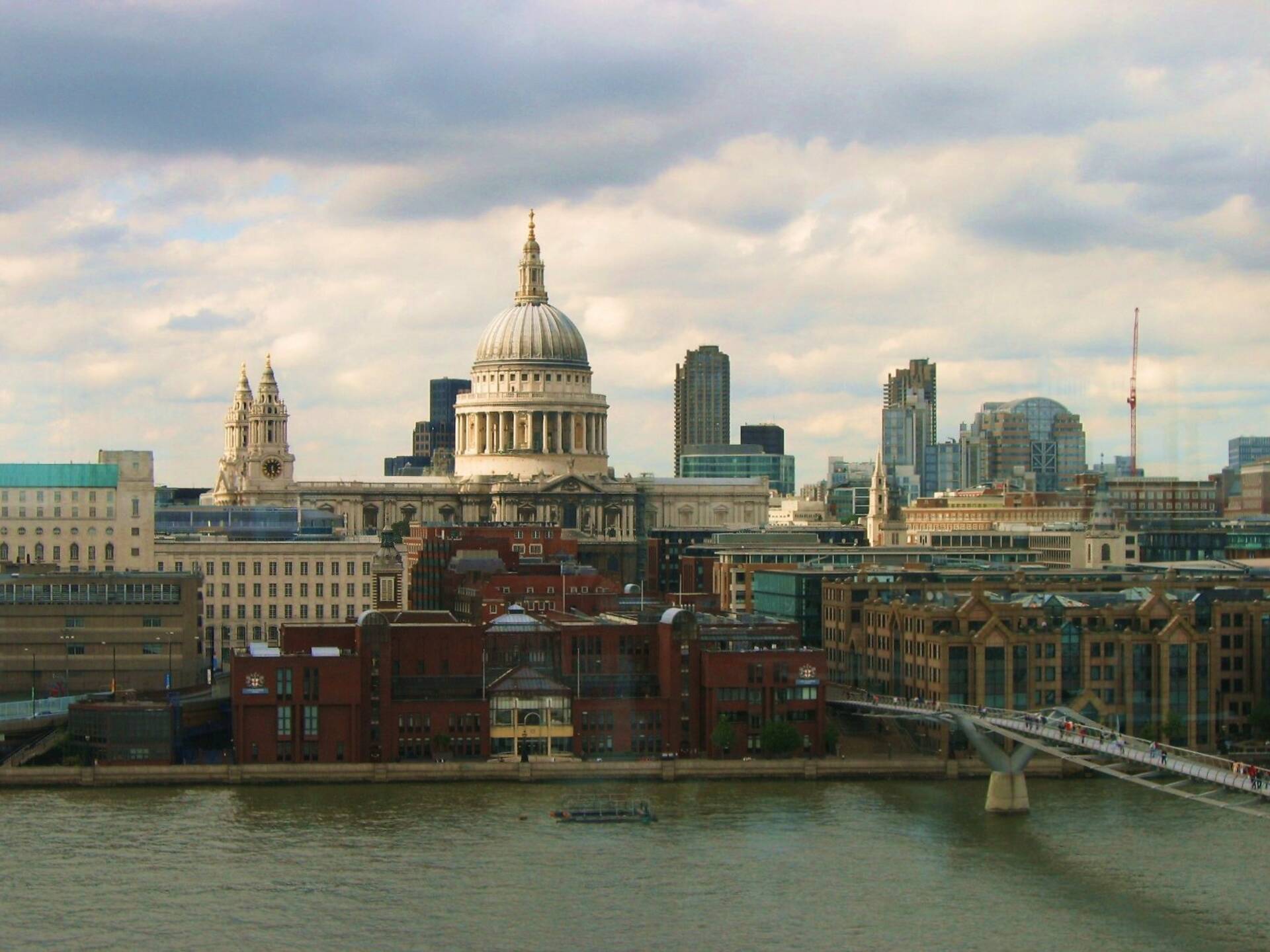 14 Most Romantic Places in London | Spots That Are Romantic All Year