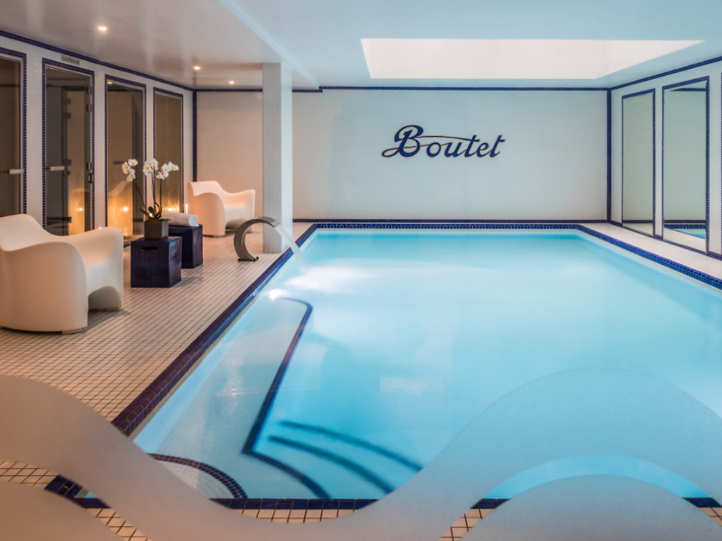 18 Best Hotels With Pools in Paris For A Refreshing Stay