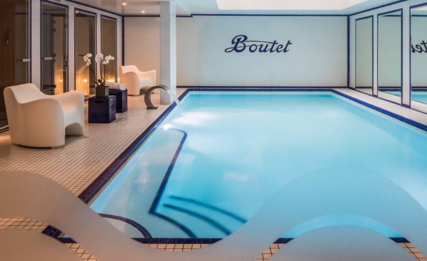 18 Best Hotels With Pools in Paris For A Refreshing Stay