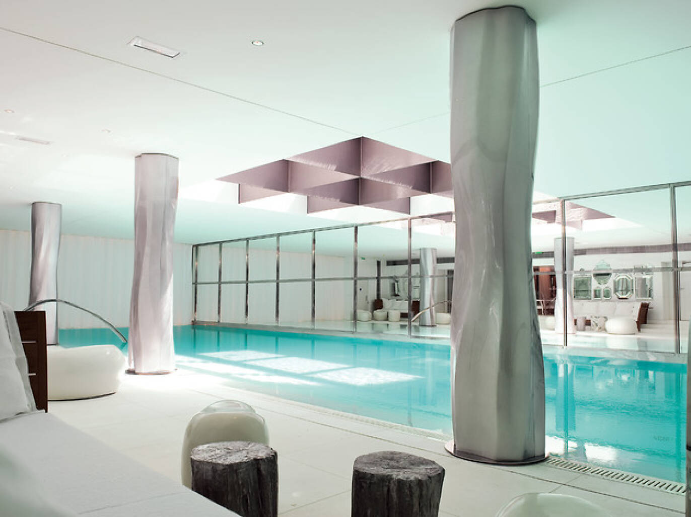 18 Best Hotels With Pools in Paris For A Refreshing Stay