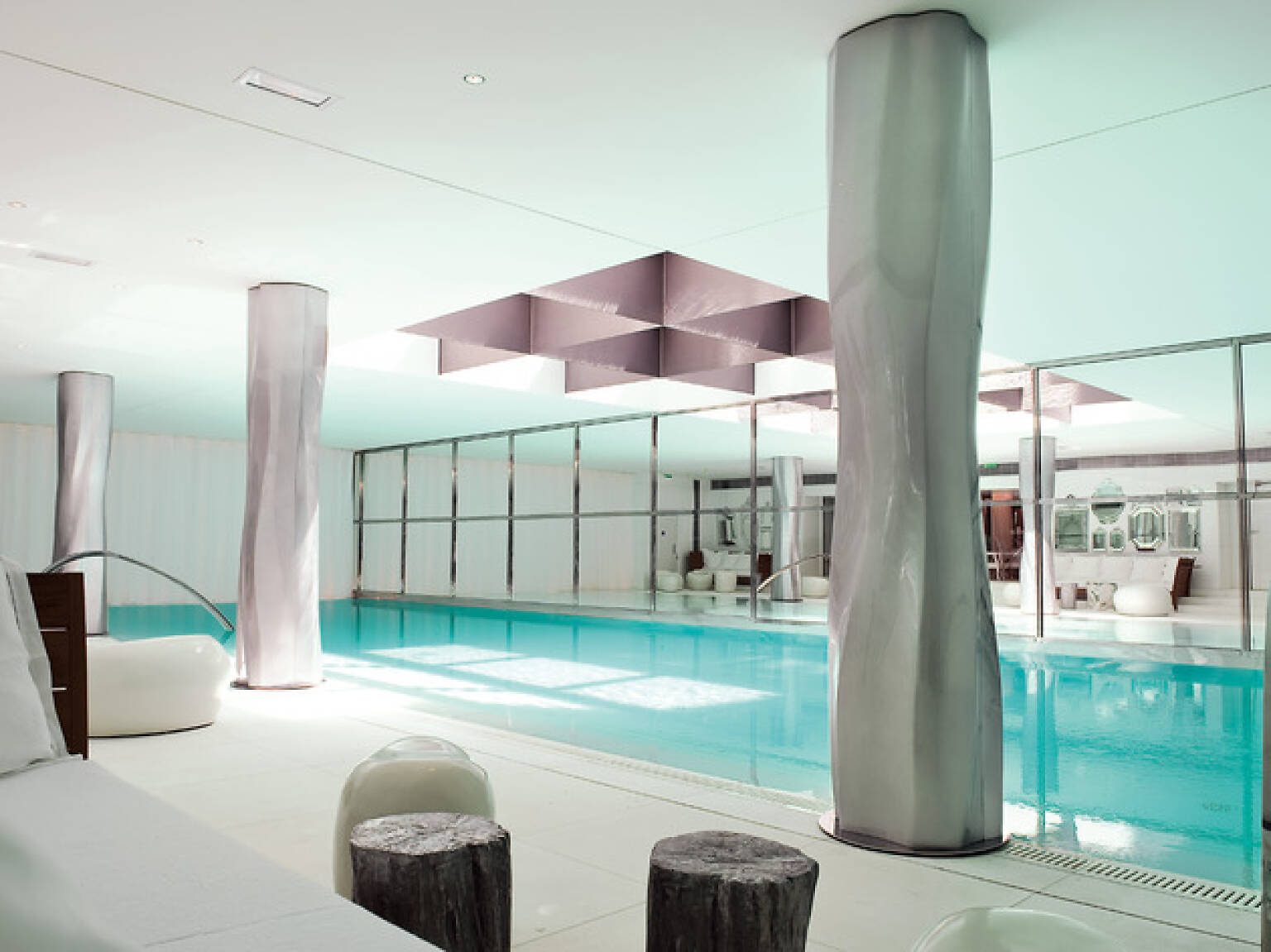 18 Best Hotels With Pools in Paris For A Refreshing Stay