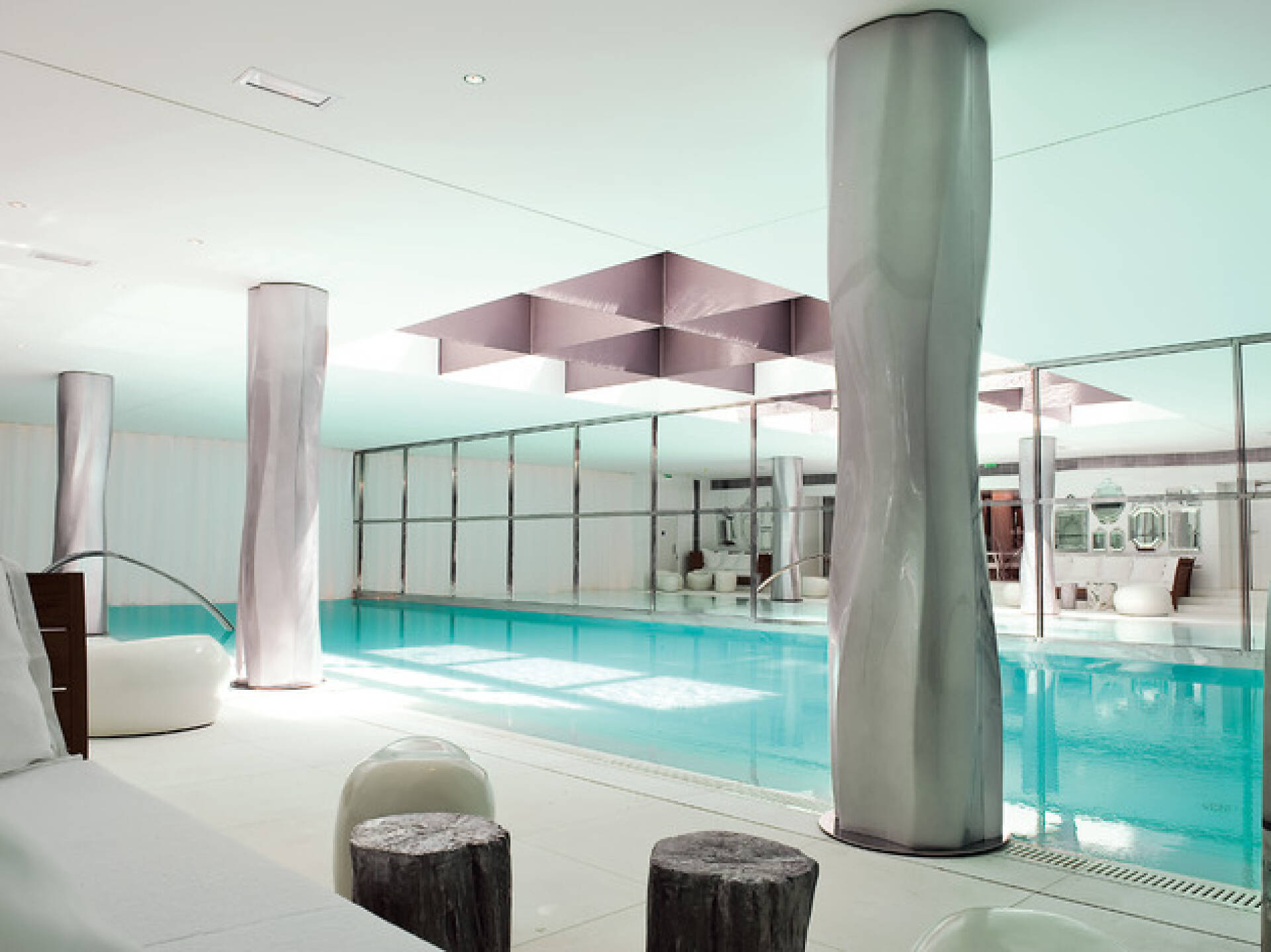18 Best Hotels With Pools in Paris For A Refreshing Stay
