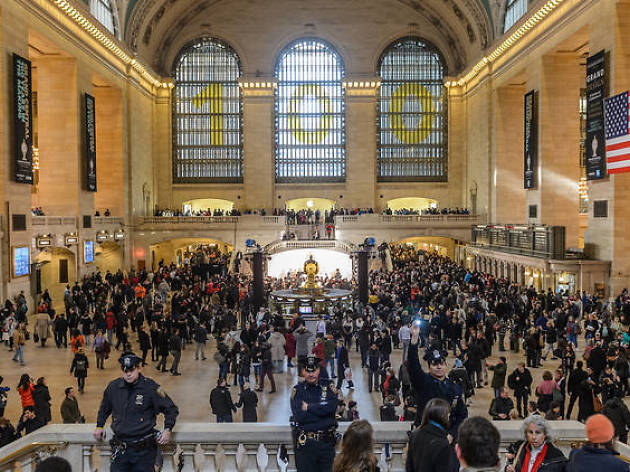 Get tons of free food samples from Grand Central's Dining Concourse ...