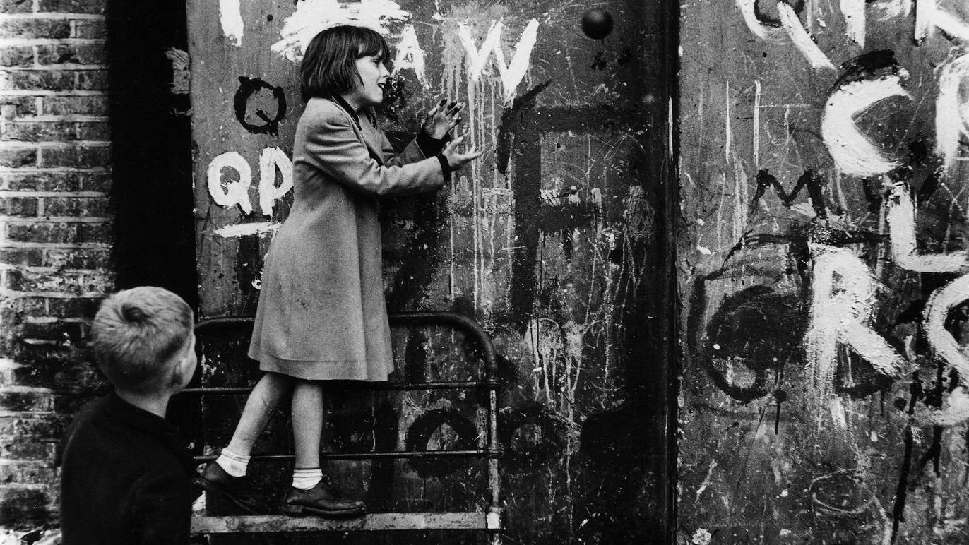 Looking into London's past through Roger Mayne's photos - photographer ...